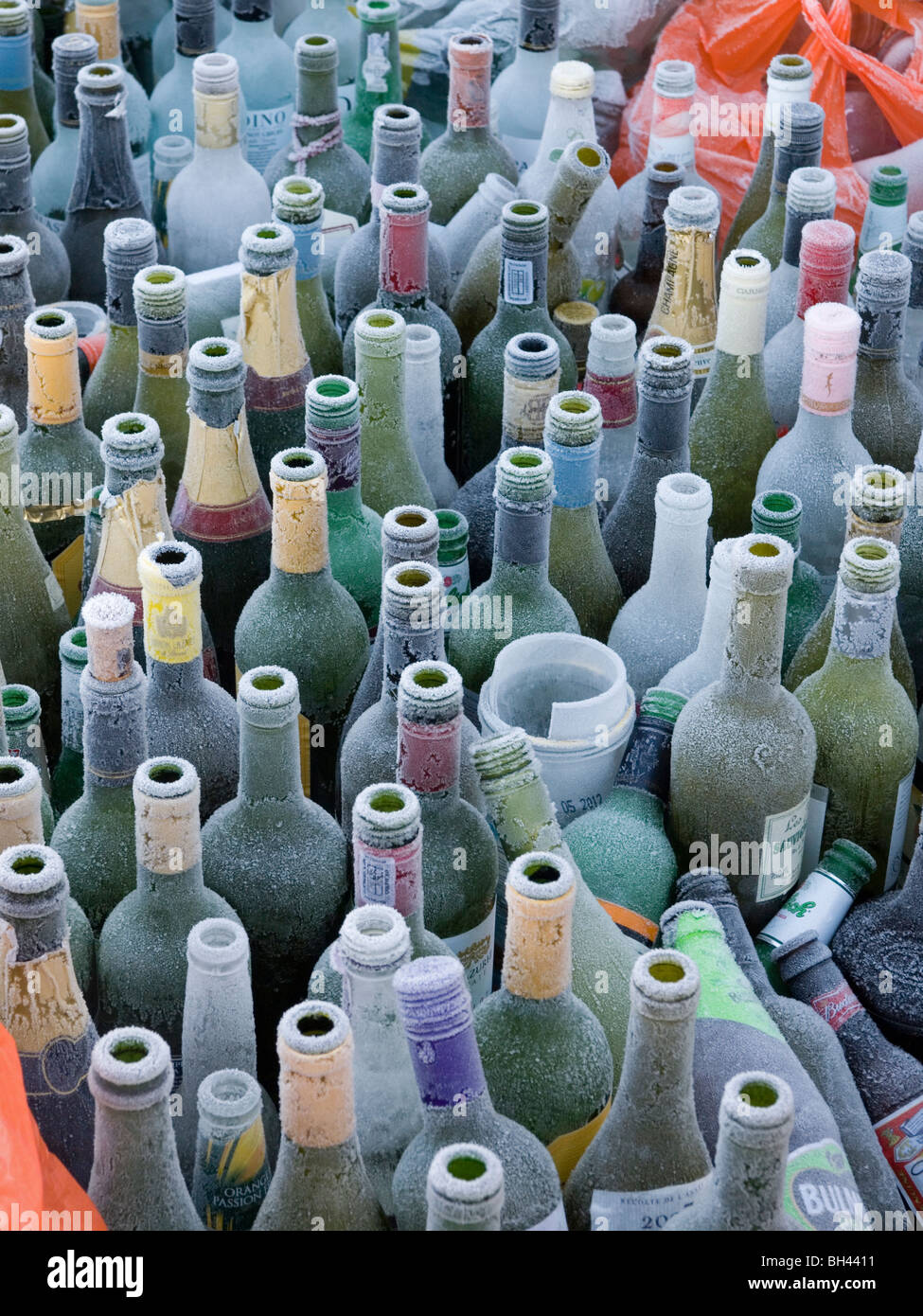Empty bottles hi-res stock photography and images - Alamy