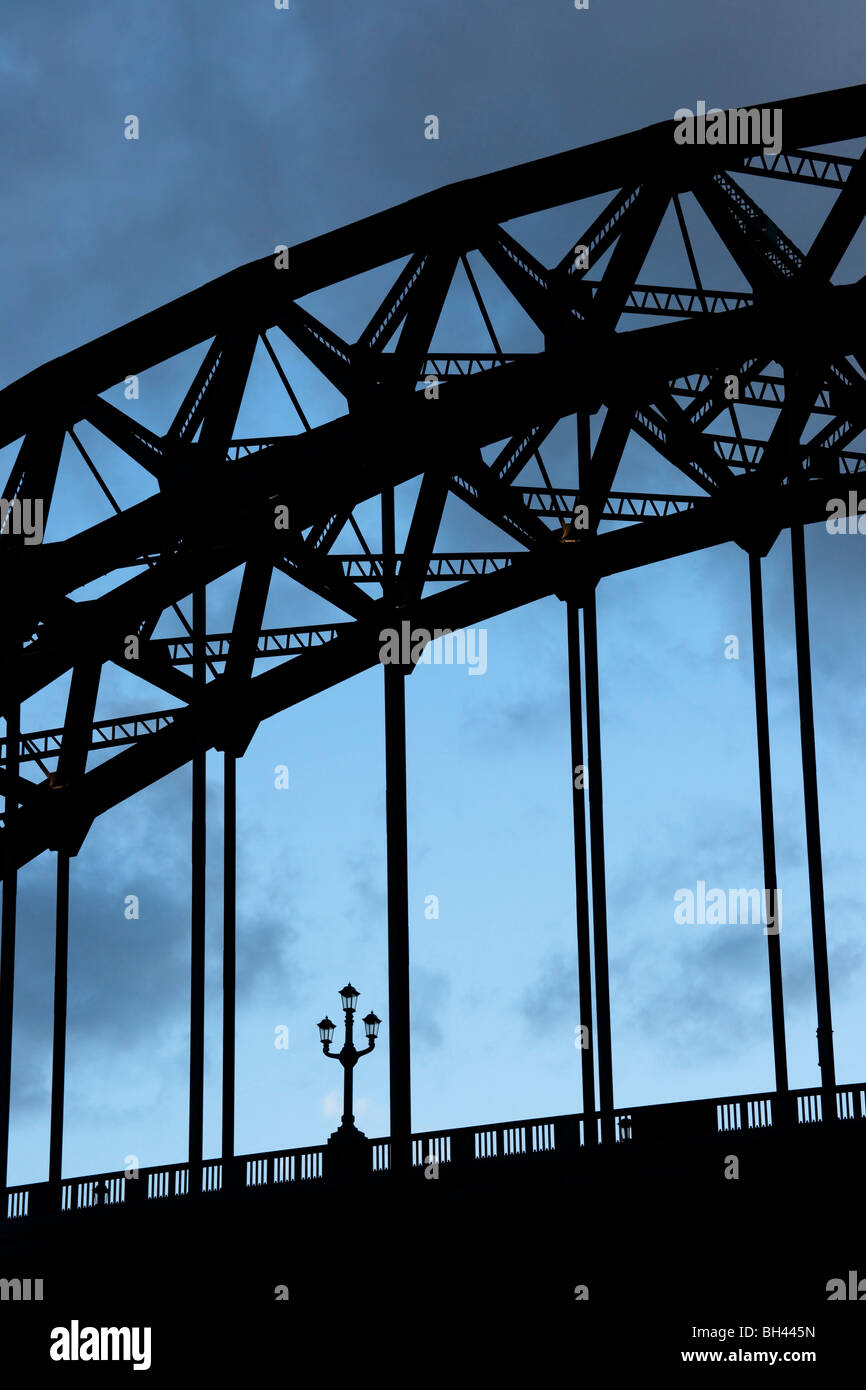 Silhouette of tyne bridge hi-res stock photography and images - Alamy
