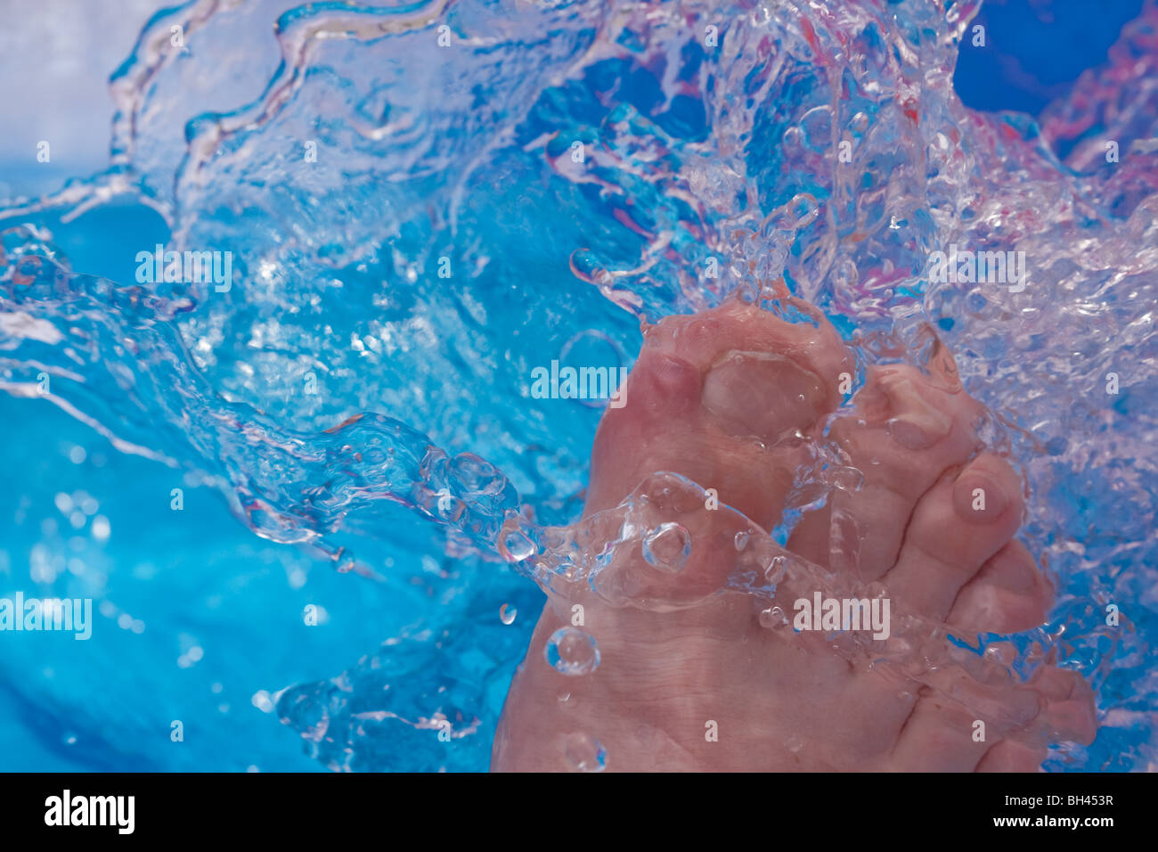 Water splash toes paddling pool summer fun Stock Photo - Alamy