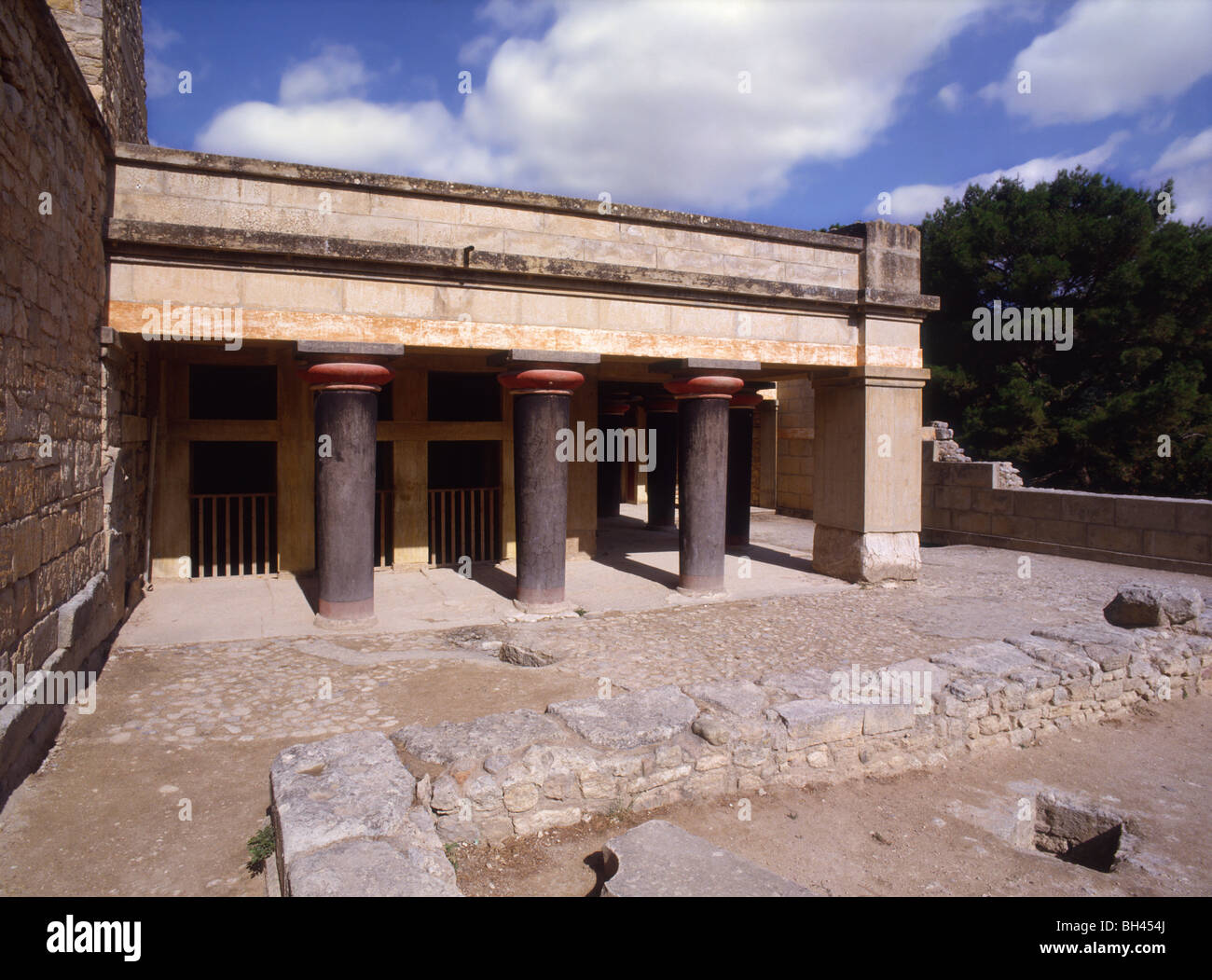 The Palace of Knossos, Crete. Typical columns tapering to the base ...