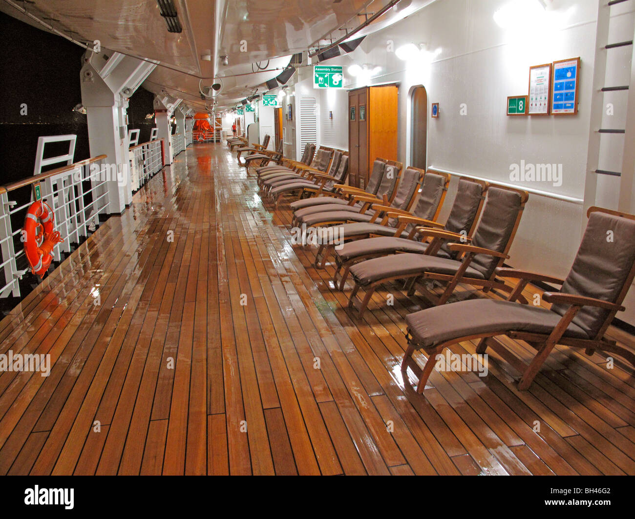 Ship deck hi-res stock photography and images - Alamy