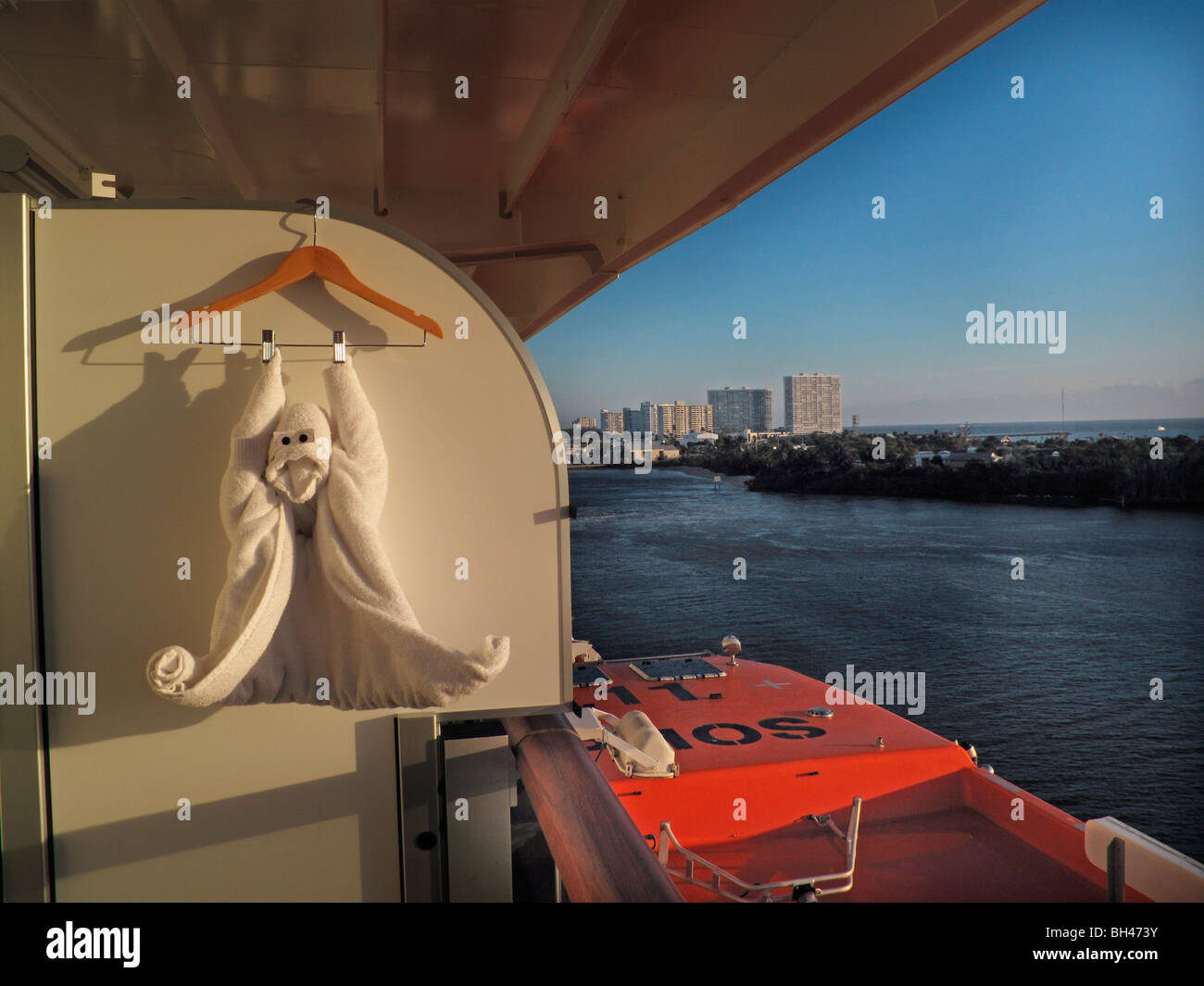 Monkey ship hi-res stock photography and images - Alamy