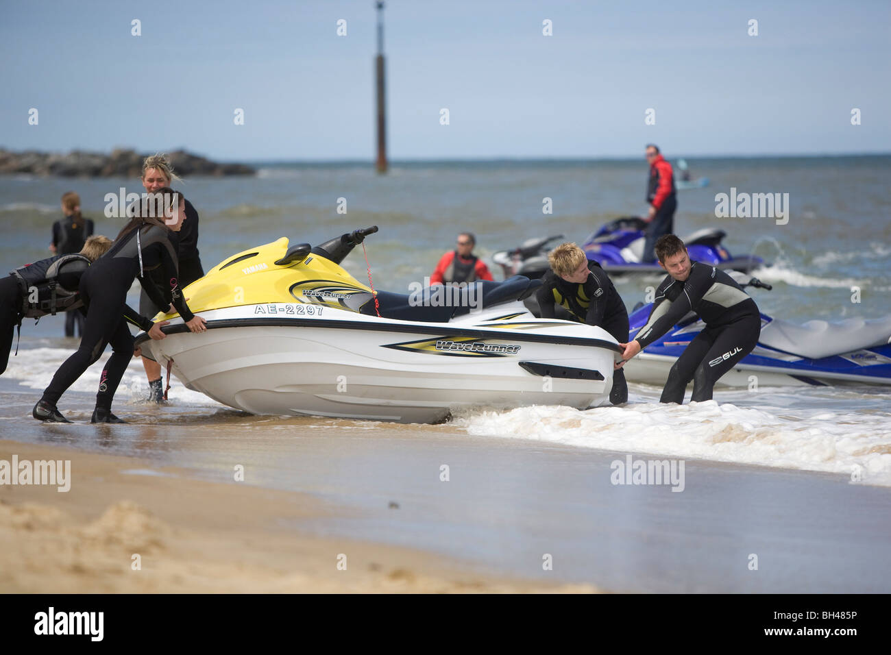Men in the sand hi-res stock photography and images - Alamy