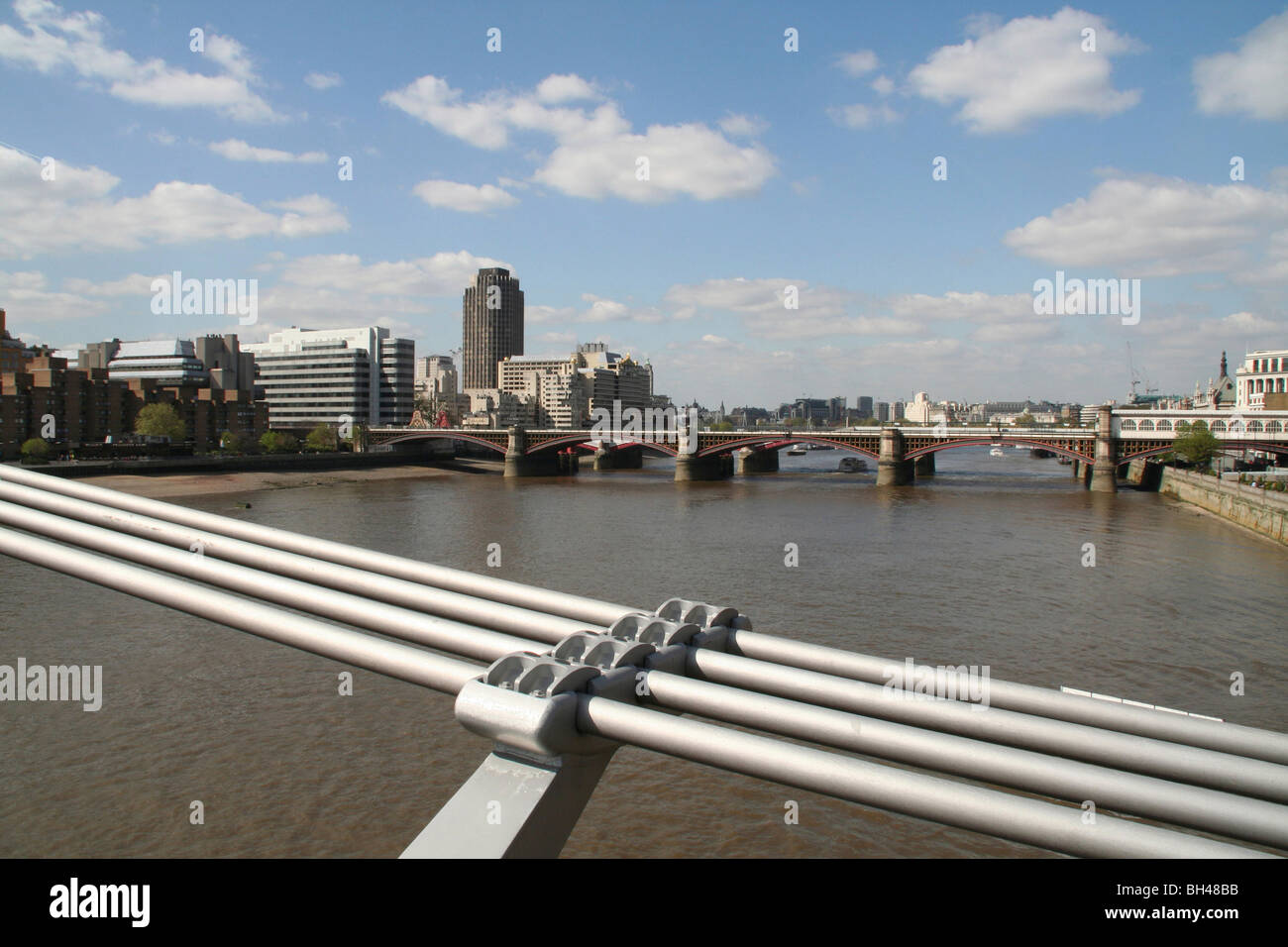 London cables hi-res stock photography and images - Alamy