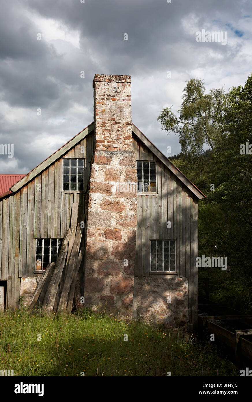 Historic bucket mill at Finzean Stock Photo - Alamy