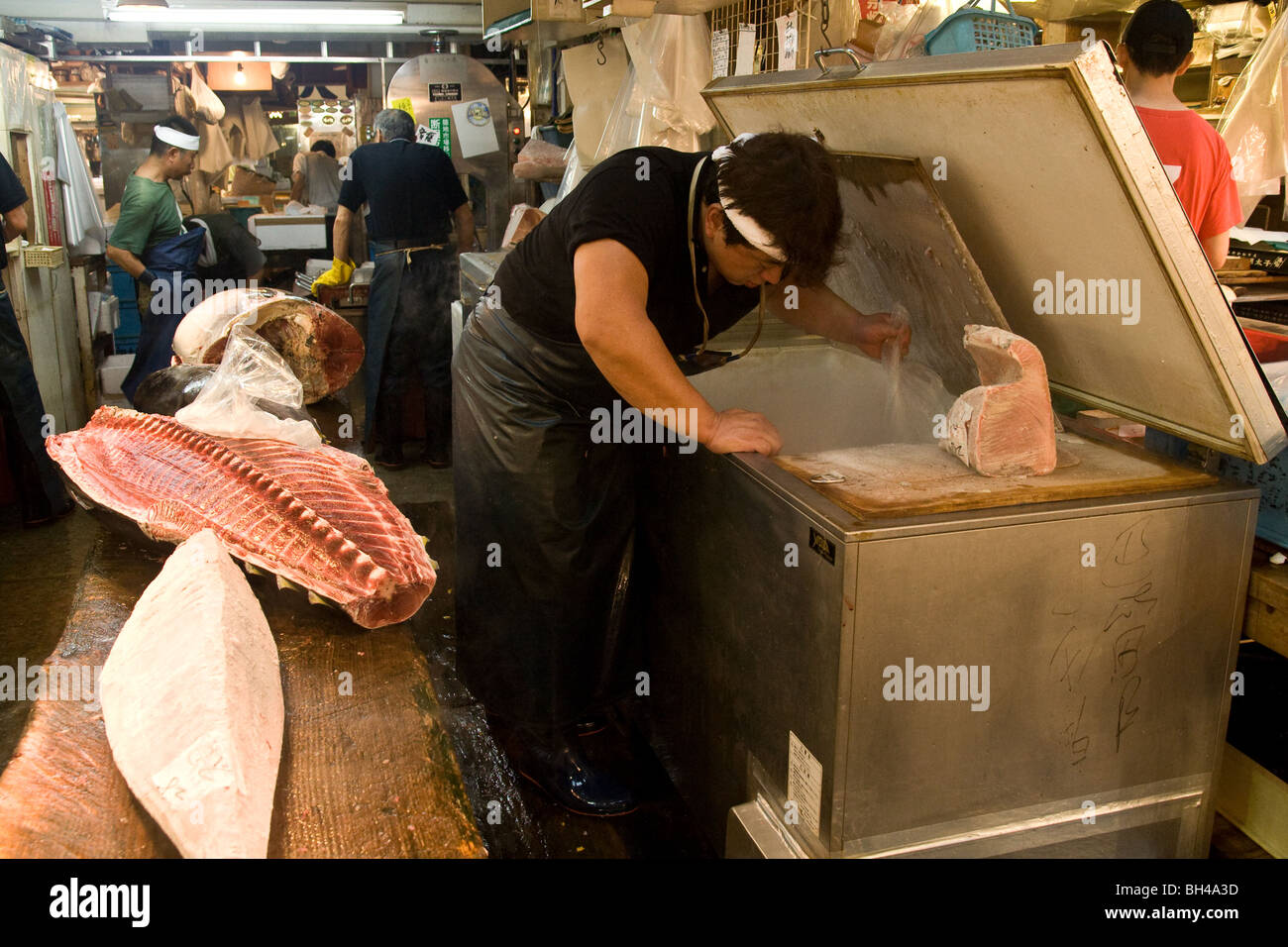 Honshu Fishmonger Japan Tokyo Tsukiji Fish Market Stock Photo - Alamy