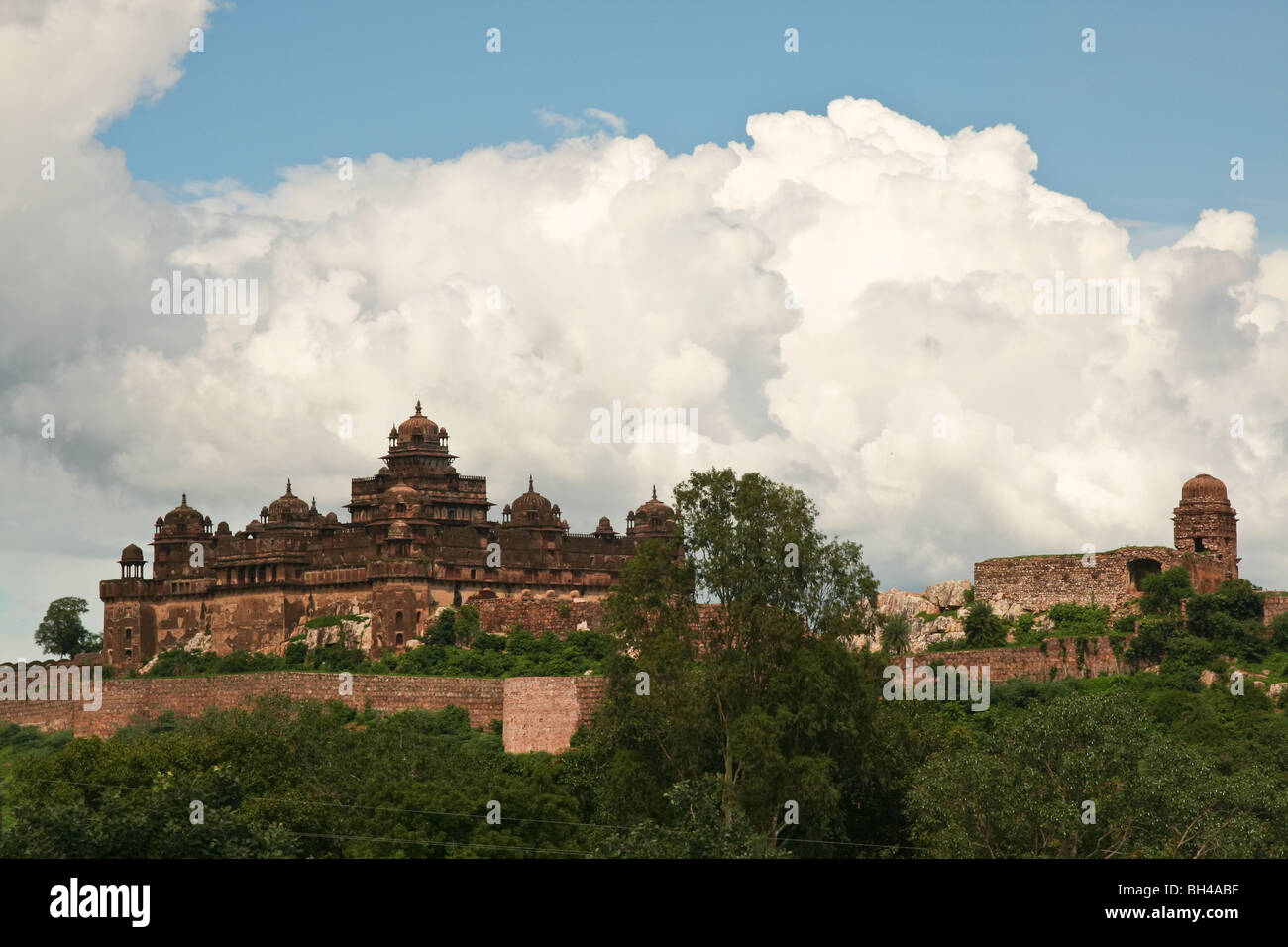 Sky Datia Fort Govind Mandir India Madhya Pradesh Stock Photo - Alamy