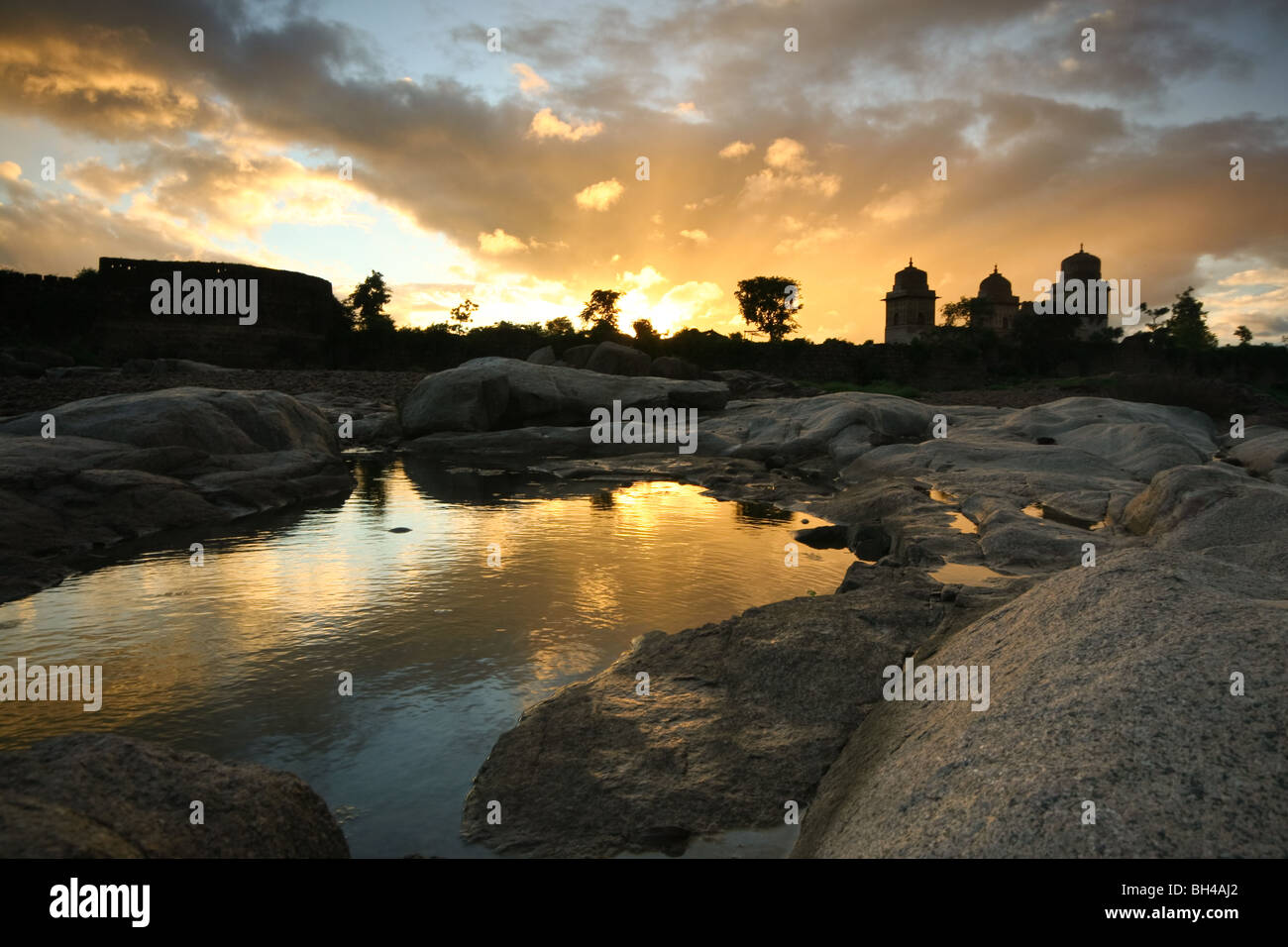 Betwa Chhattri Hindu India Madhya Pradesh Orchha Stock Photo - Alamy
