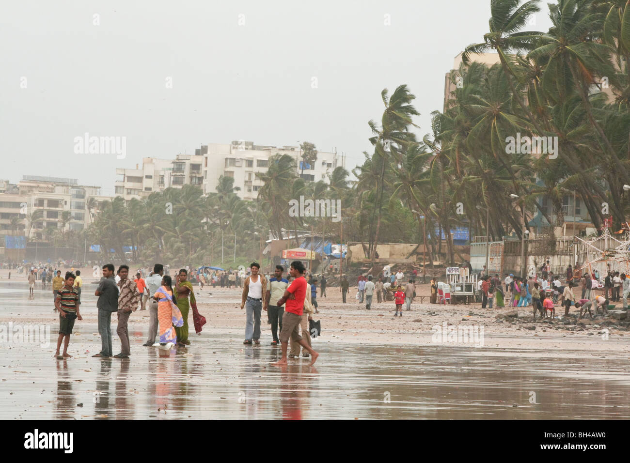 Mumbai streets hi-res stock photography and images - Alamy