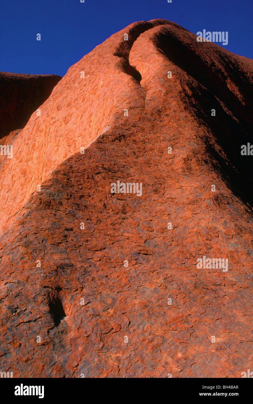 Moon over uluru ayers rock hi-res stock photography and images - Alamy