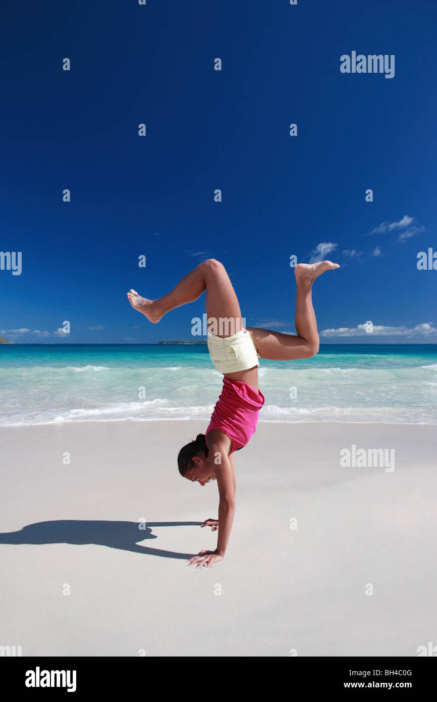 Hand stand beach hi-res stock photography and images - Alamy