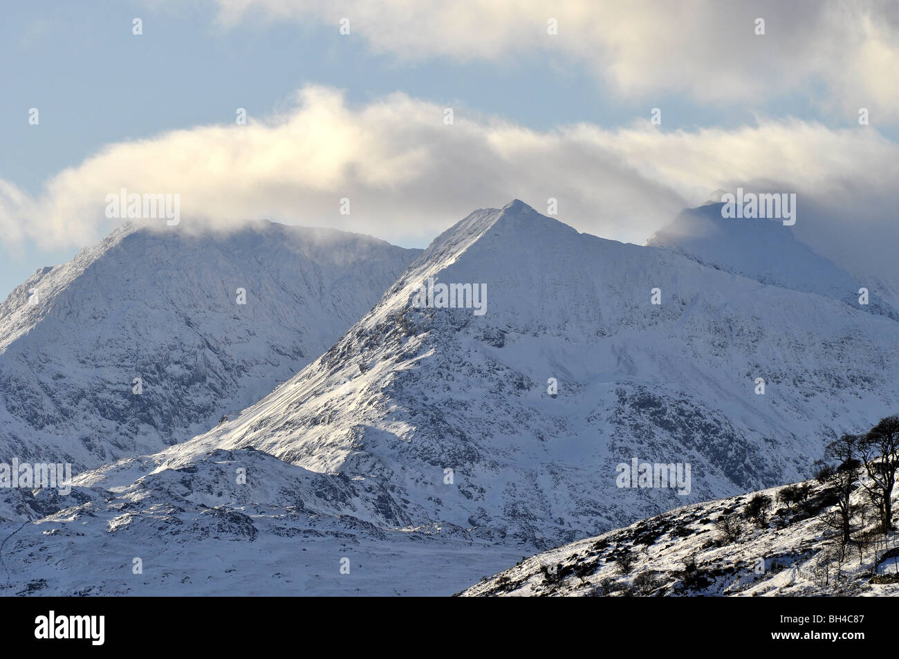Snowdon gwynedd snow hi-res stock photography and images - Alamy