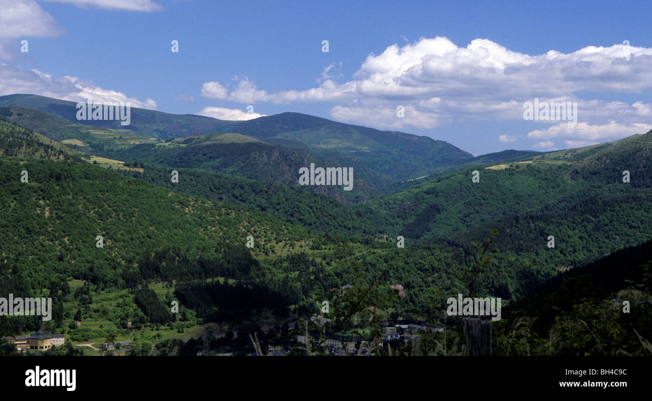 Strato cumulus clouds hi-res stock photography and images - Alamy