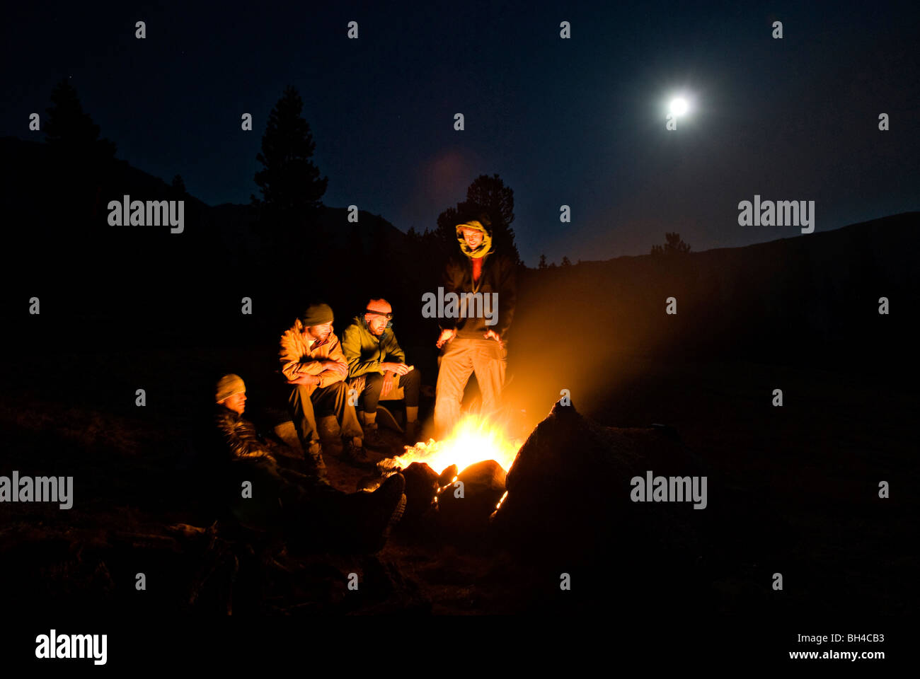 Campfire full moon hi-res stock photography and images - Alamy