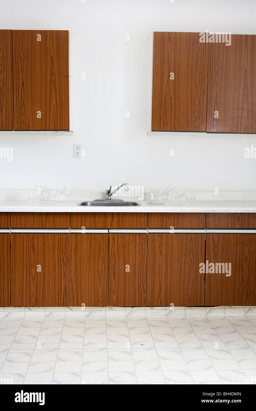 Retro kitchen counter hi-res stock photography and images - Alamy