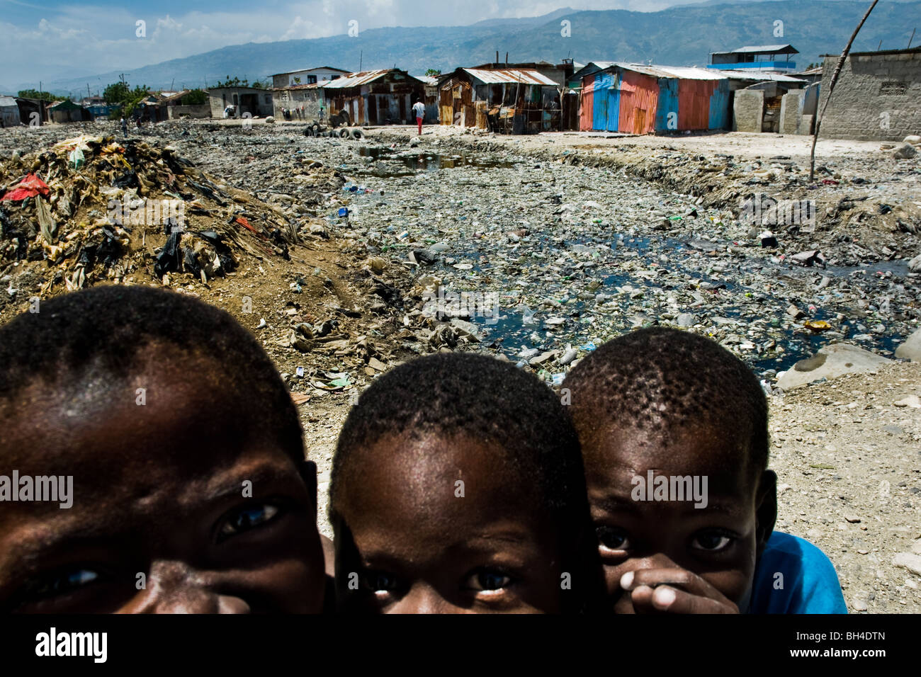 Slum water water garbage hi-res stock photography and images - Alamy