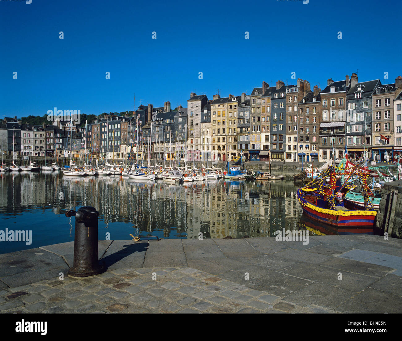 Honfleur waterfront reflections hi-res stock photography and images - Alamy