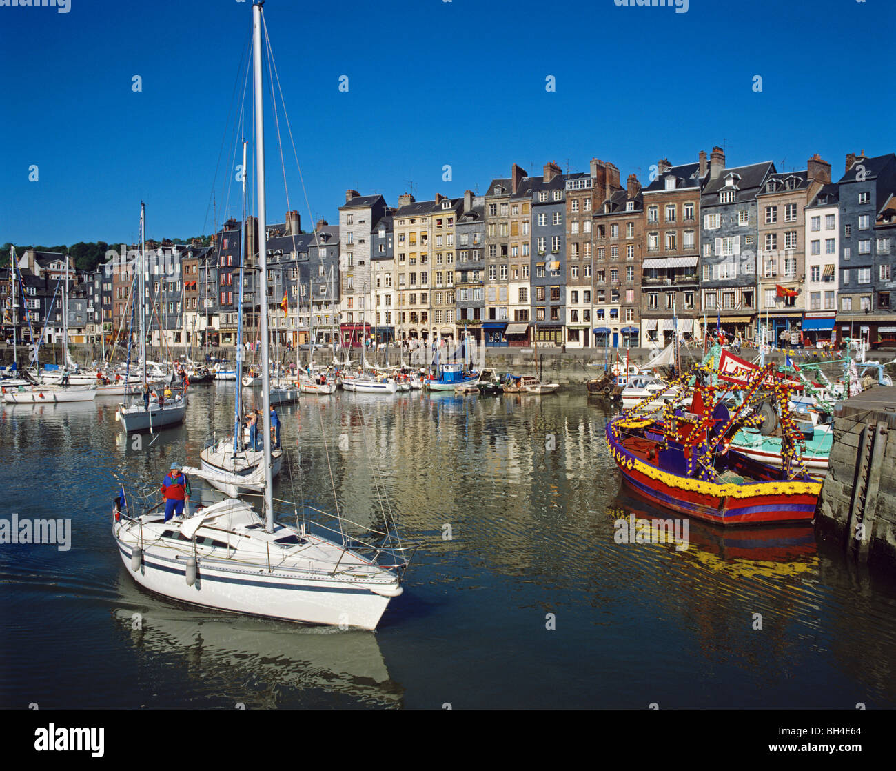 Honfleur waterfront reflections hi-res stock photography and images - Alamy