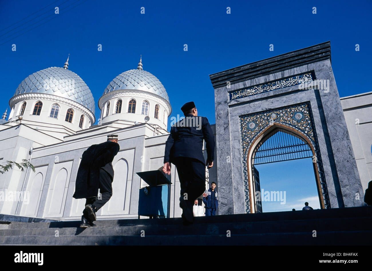 Men going to the mosque in Tashkent, Uzbekistan Stock Photo - Alamy