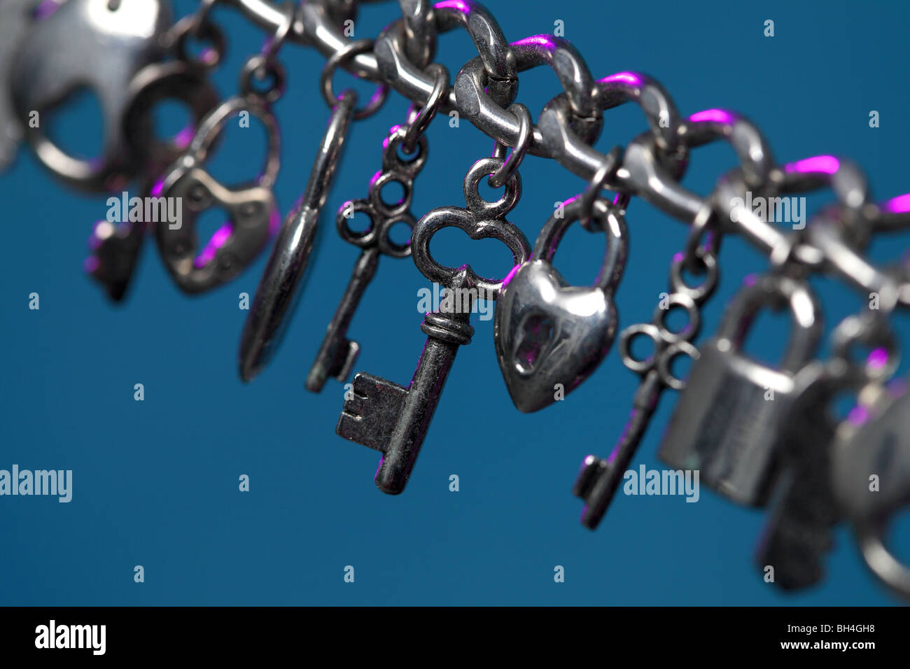 Chain key keys lock locker lockers heart love jewelry silver saint ...