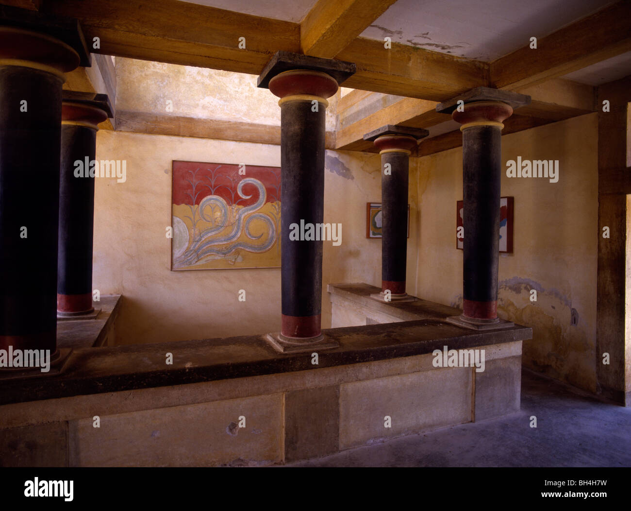 The Palace of Knossos, Crete. A lustral basin with mural decorations ...