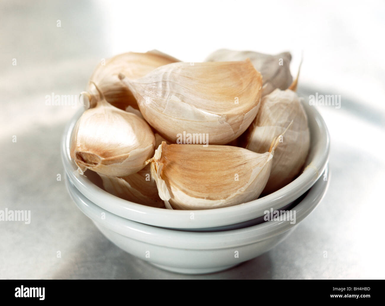 garlic in a small white bowl Stock Photo - Alamy