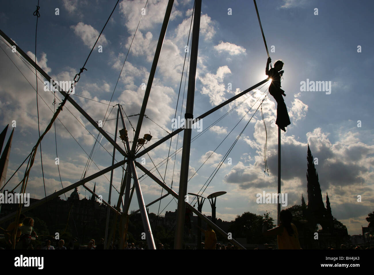 Kids bungee jumping hi-res stock photography and images - Alamy