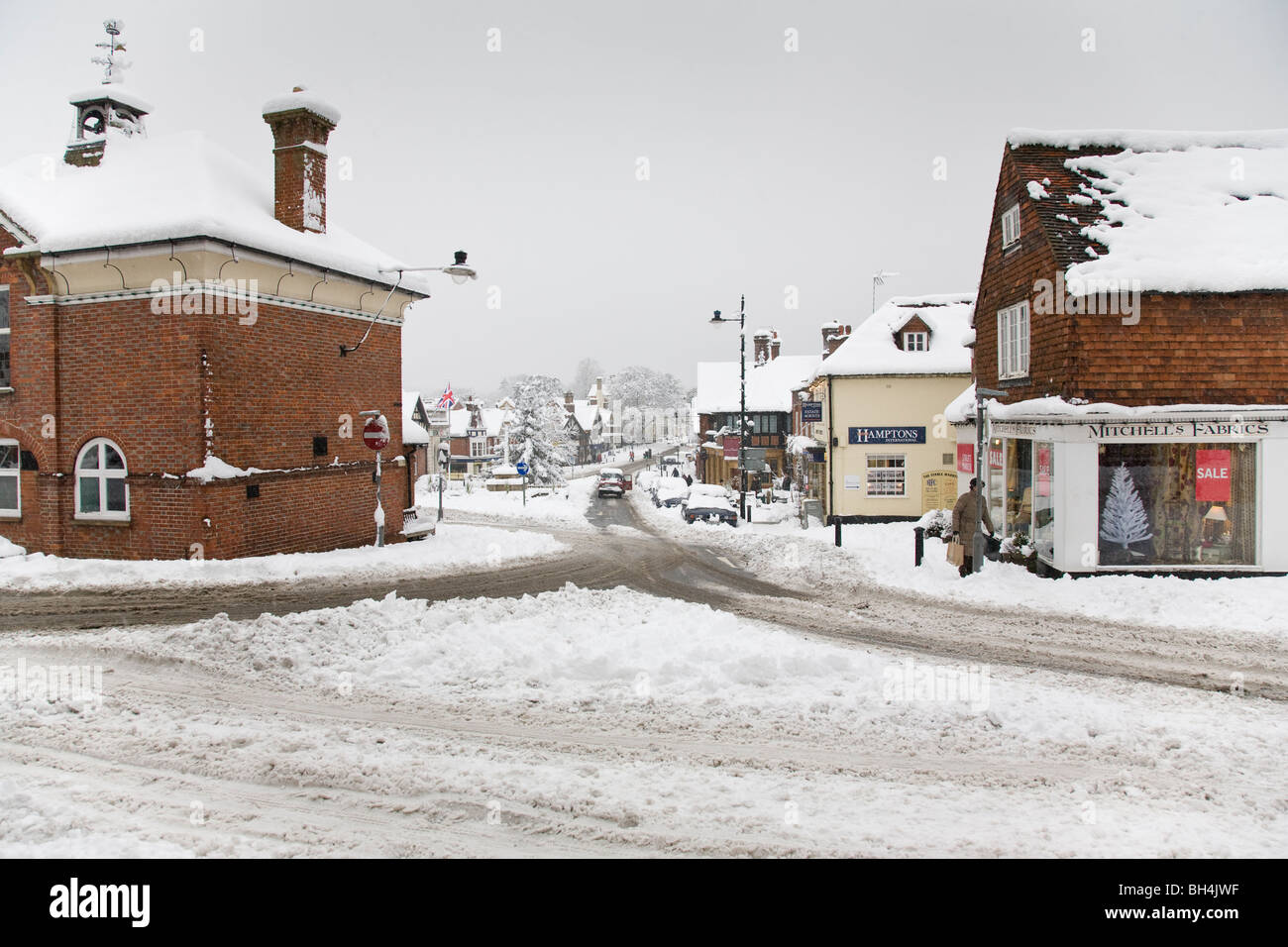 Slushy snow road hi-res stock photography and images - Alamy