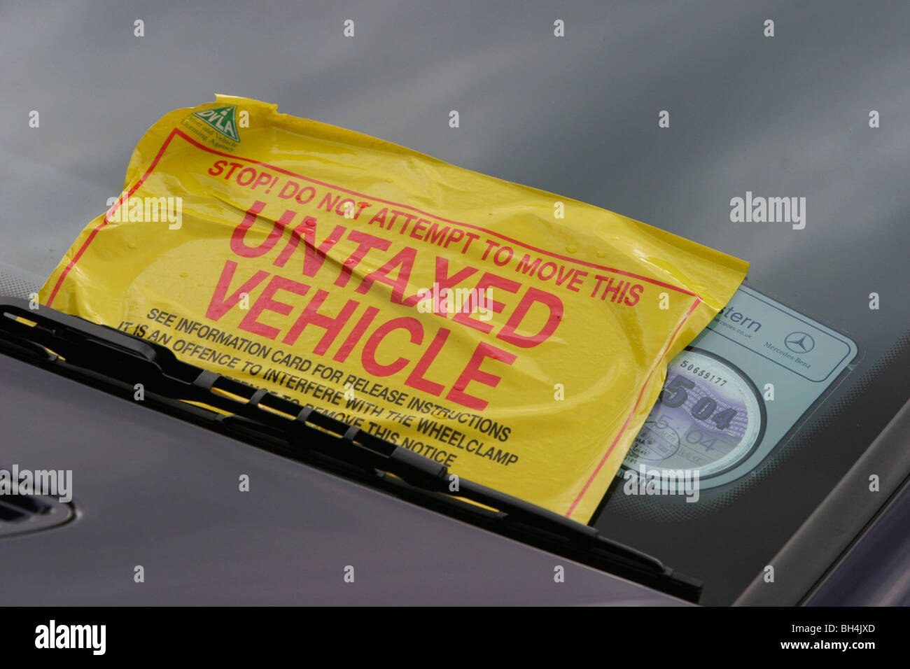 Untaxed vehicle dvla sticker hi-res stock photography and images - Alamy