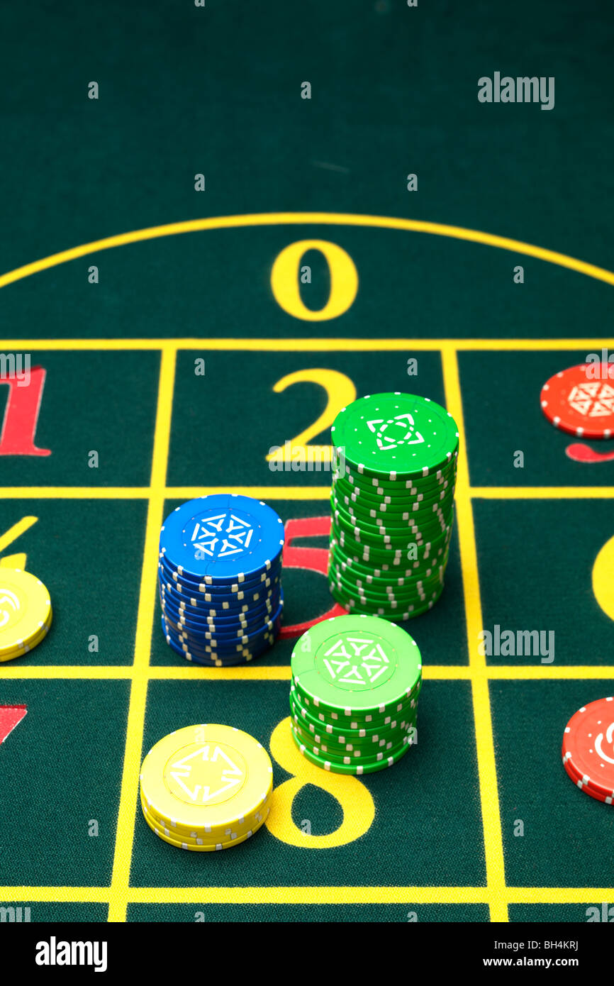 Roulette table and chips Stock Photo - Alamy