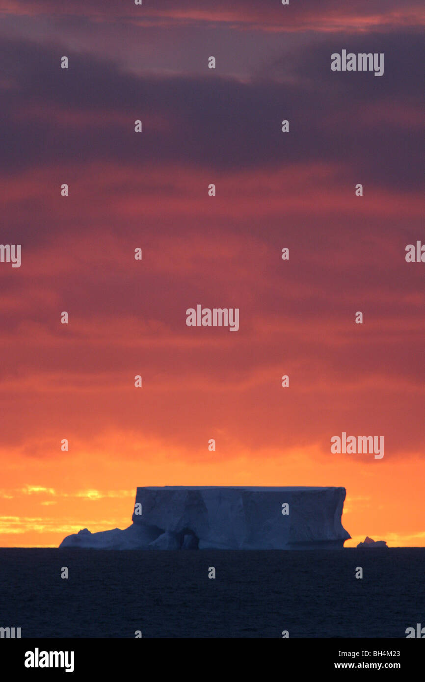 Antarctic seascape desolate hi-res stock photography and images - Alamy