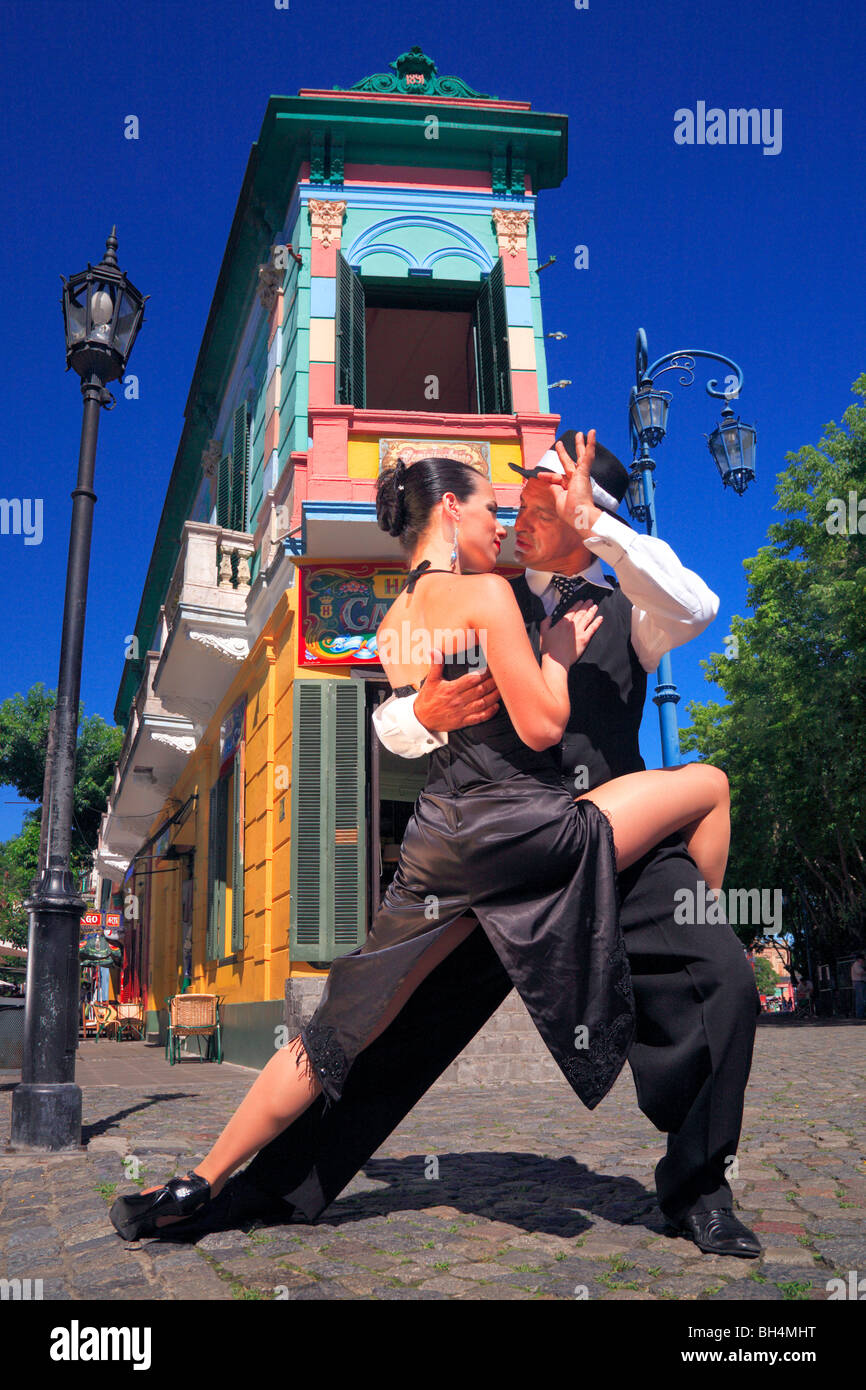 Fanny fabio dancers performing tango hi-res stock photography and ...