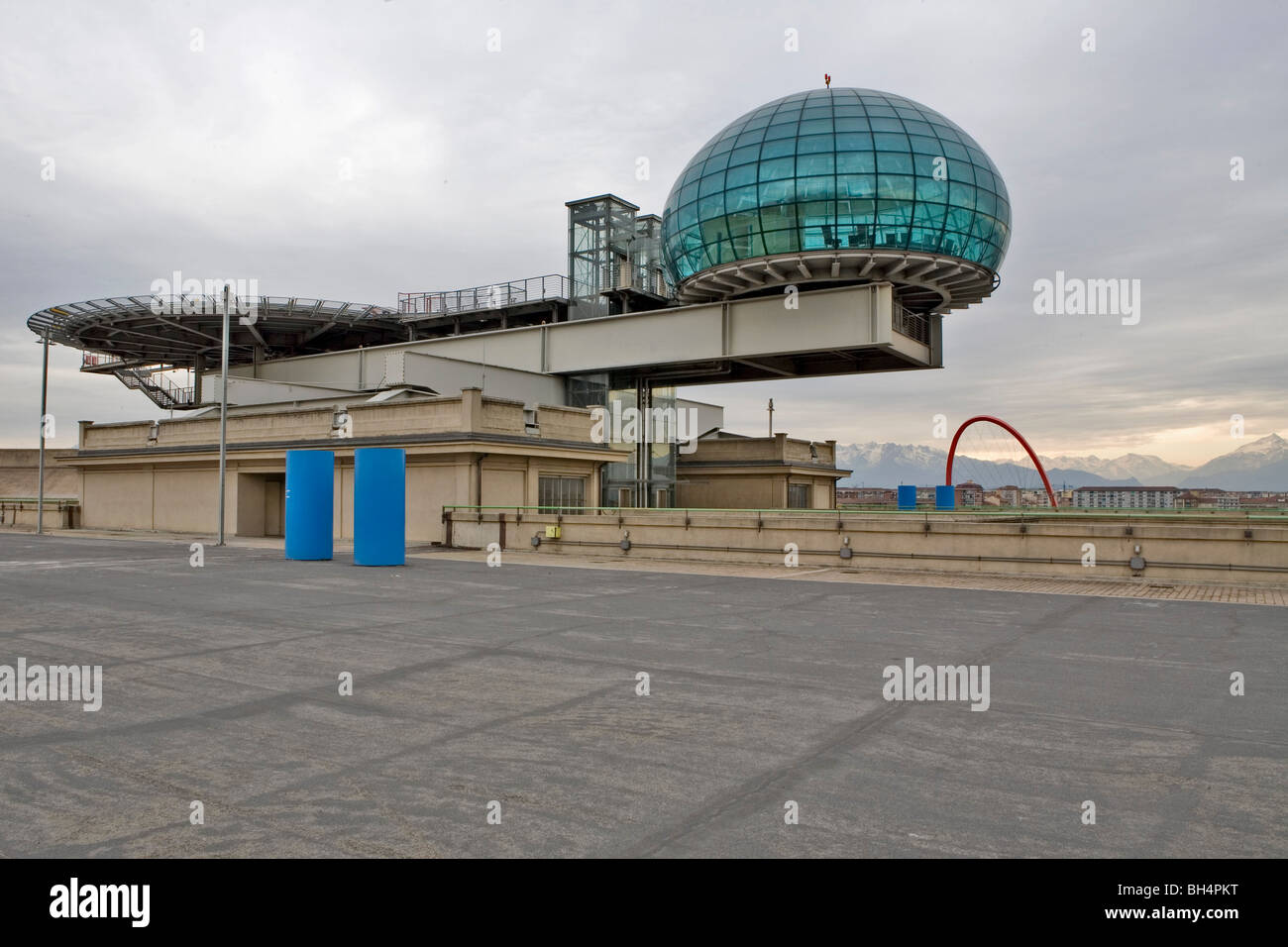Helicopter runway and Renzo Piano Glass Bubble on the roof of Lingotto ...