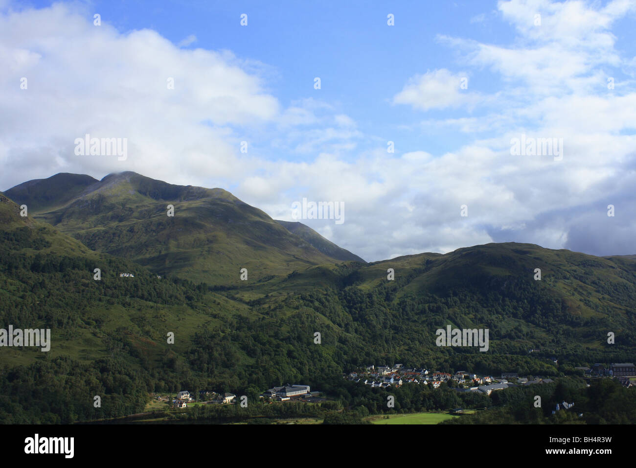 Kinlochleven village nestled below Na Gruagaichean mountain Stock Photo ...