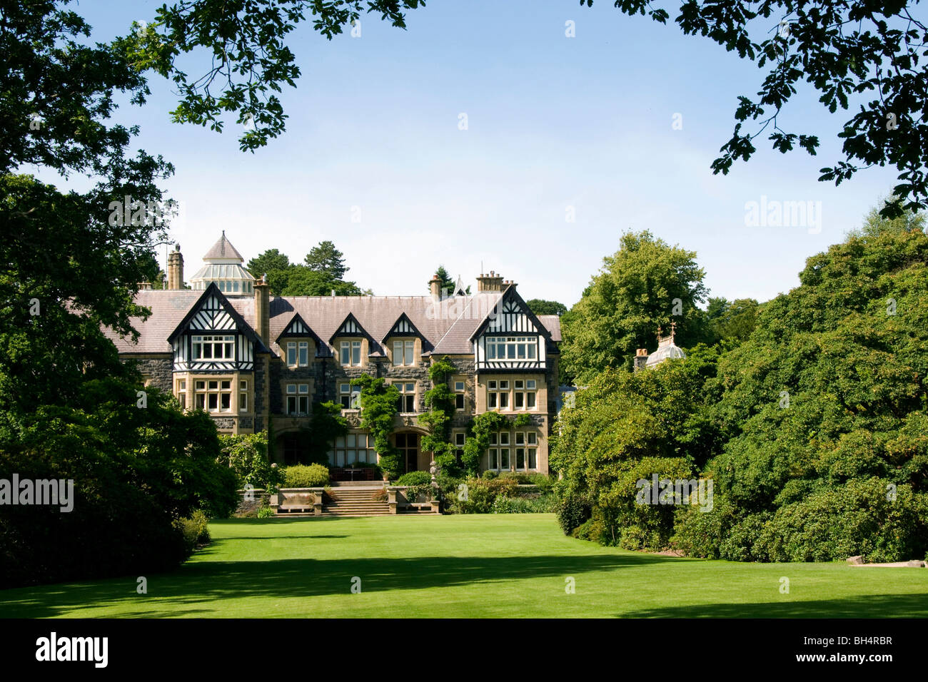 Bodnant garden and bodnant house hi-res stock photography and images ...