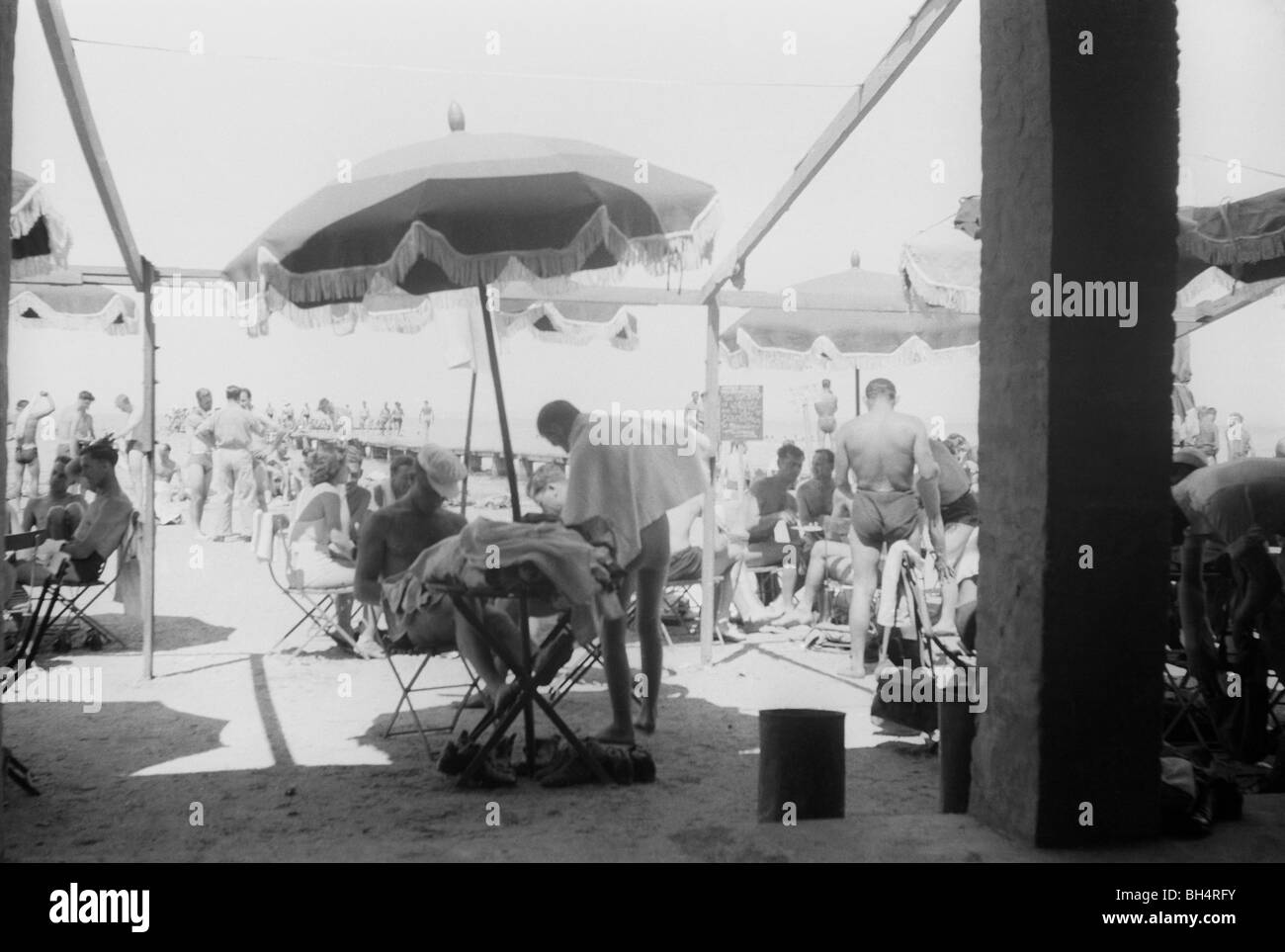 Beach 1950s hi-res stock photography and images - Alamy