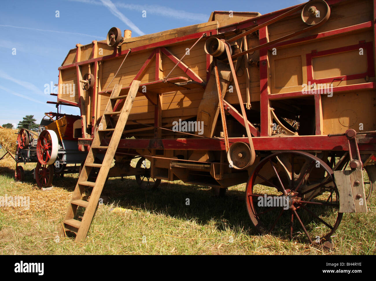Old fashioned grain threshing steam hi-res stock photography and images ...