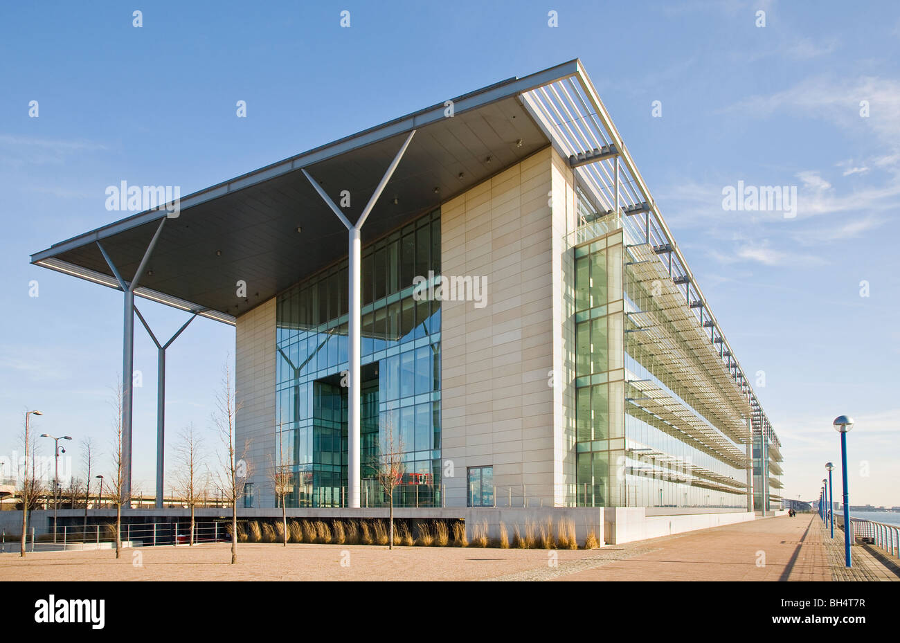 Building 1000 Royals business Park London UK Stock Photo - Alamy
