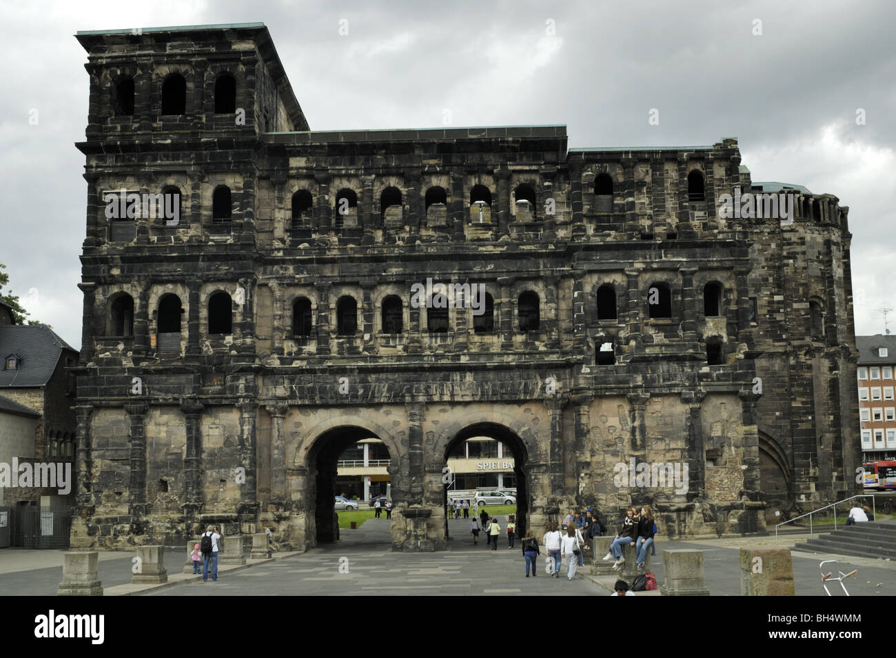 Roman gate hi-res stock photography and images - Alamy