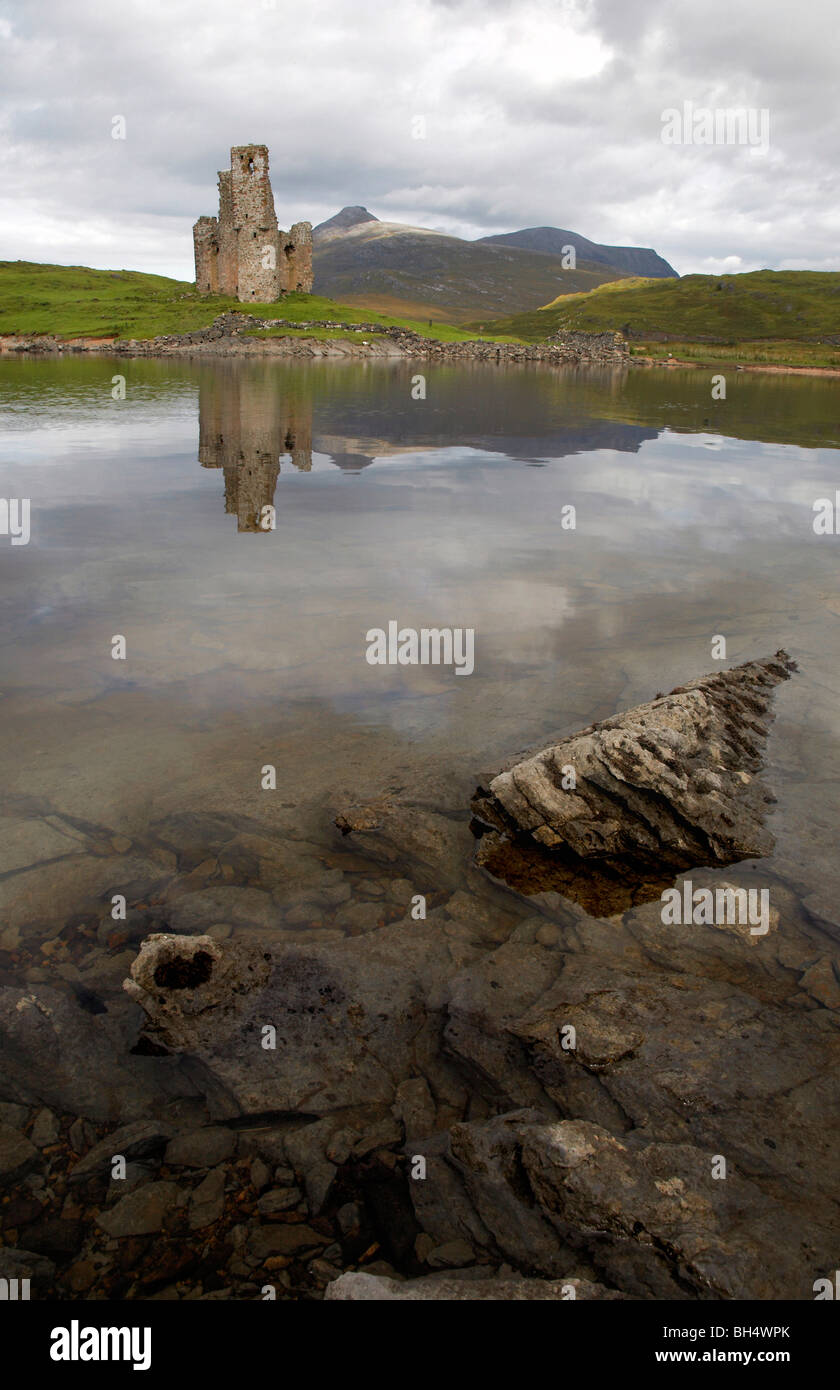 Ardvreck castle ruins on Loch Assynt Stock Photo - Alamy