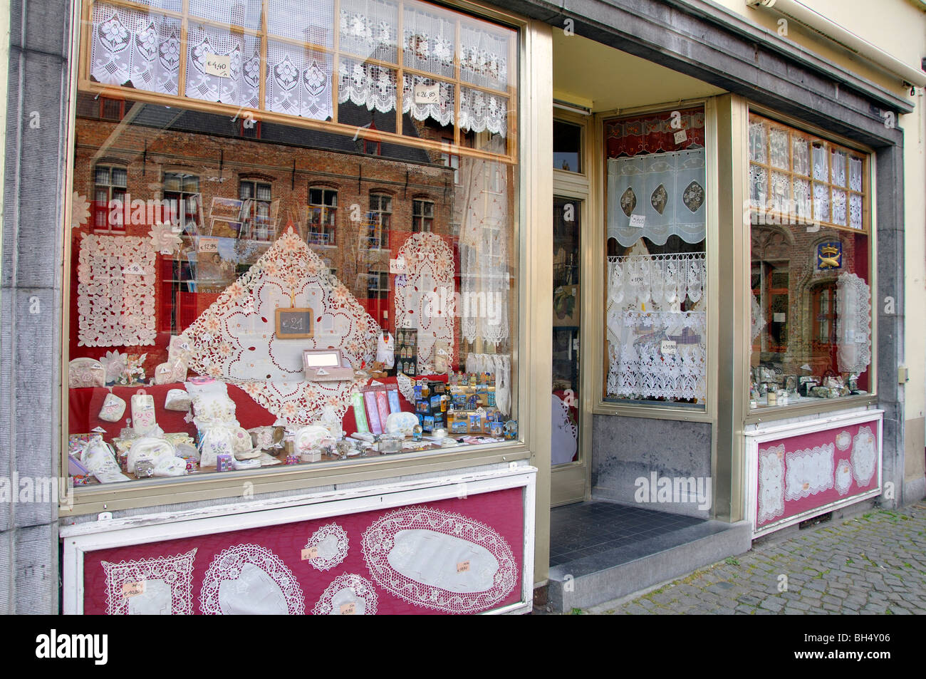 Lace shop in bruges belgium hi-res stock photography and images - Alamy