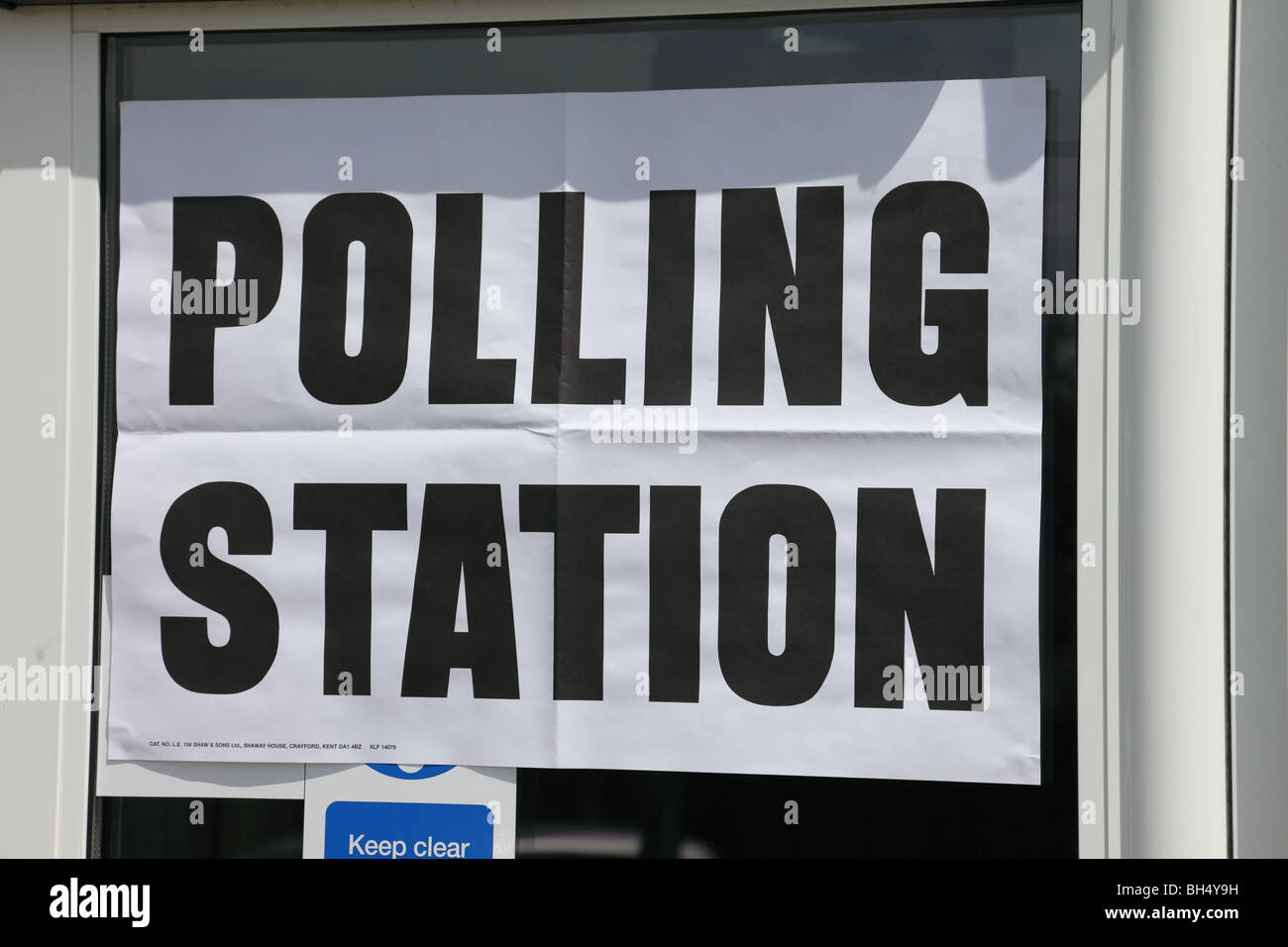 Polling station uk sign people hi-res stock photography and images - Alamy