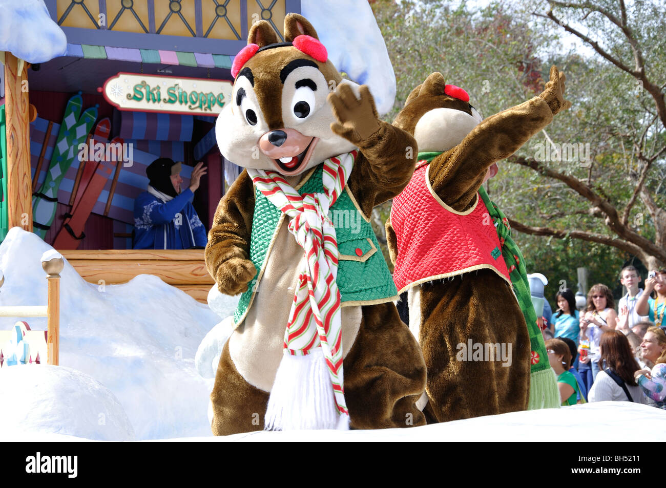 Chip and dale hi-res stock photography and images - Alamy