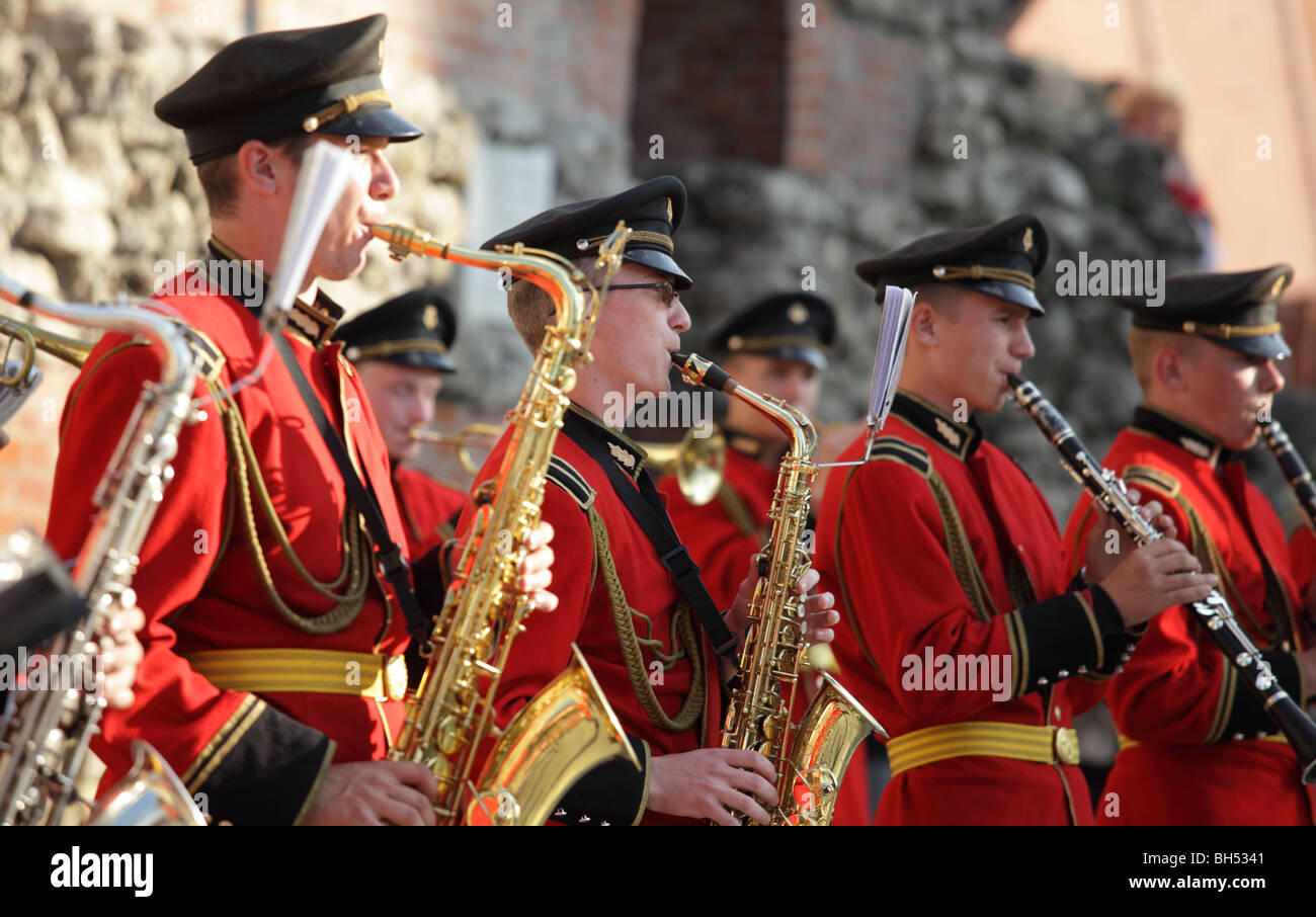 Musicians in military uniform hi-res stock photography and images - Alamy