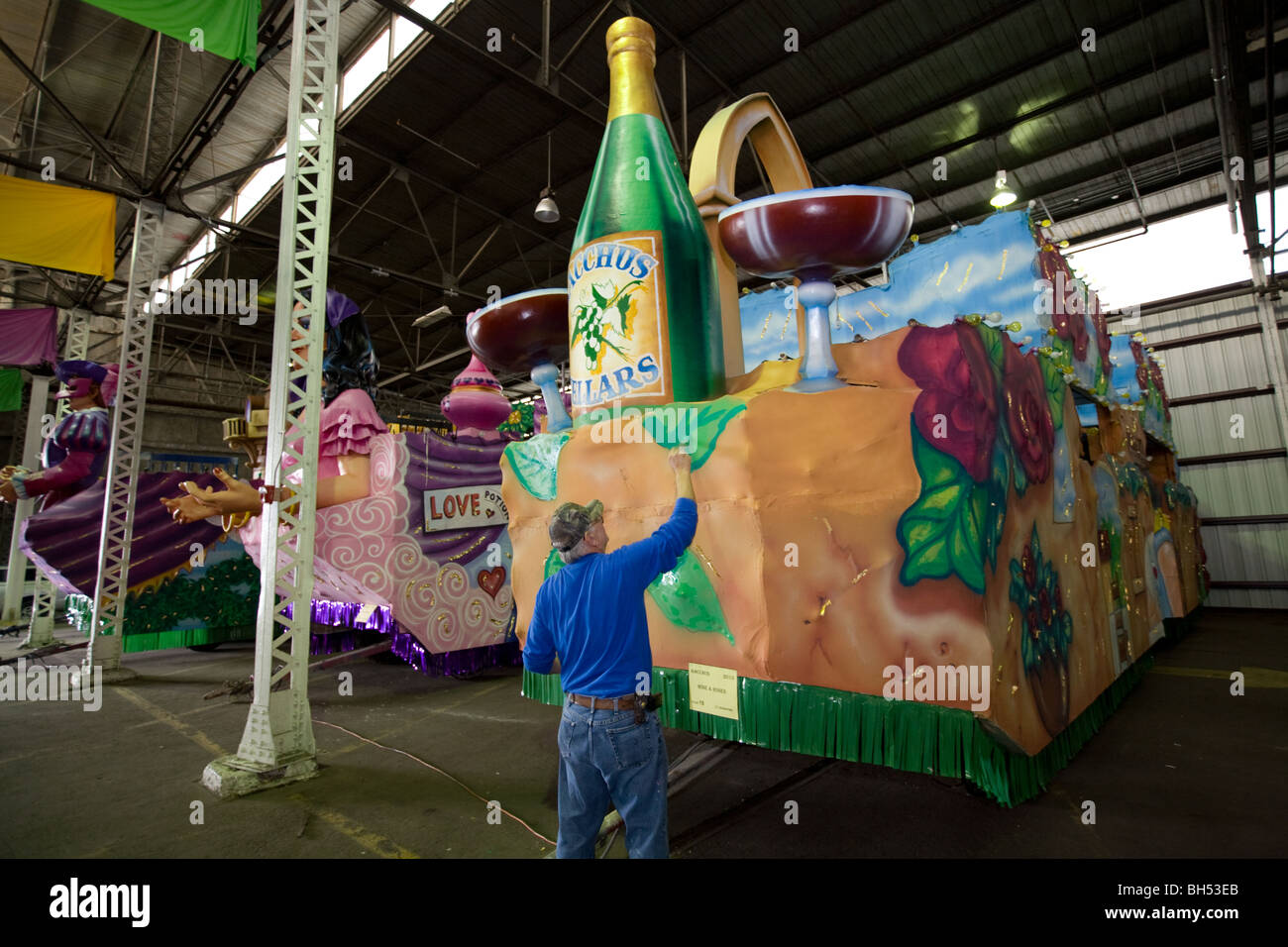 Man painting float at Mardi Gras World, New Orleans, Louisiana Stock ...