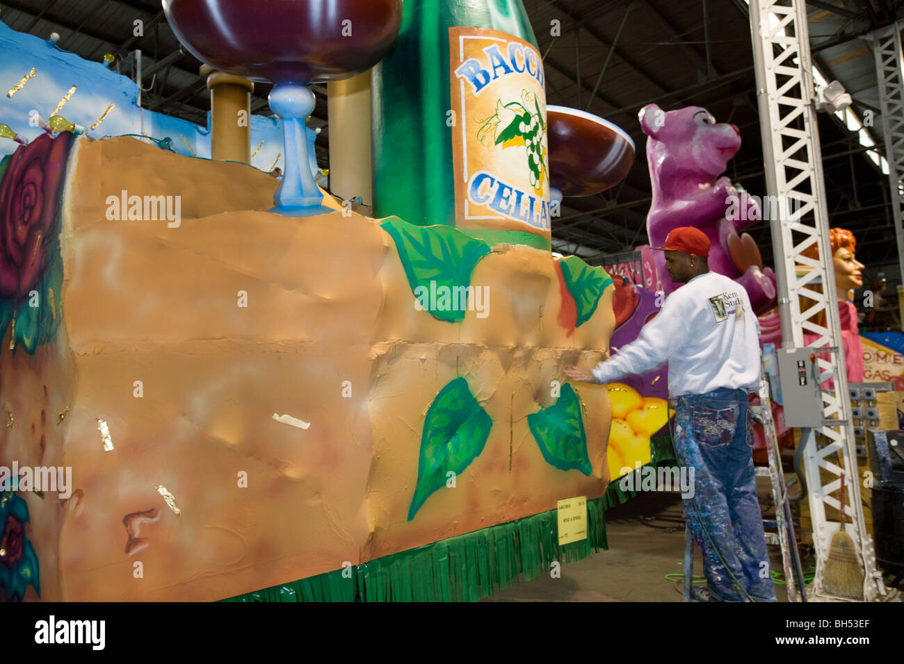 Man painting float at Mardi Gras World, New Orleans, Louisiana Stock ...