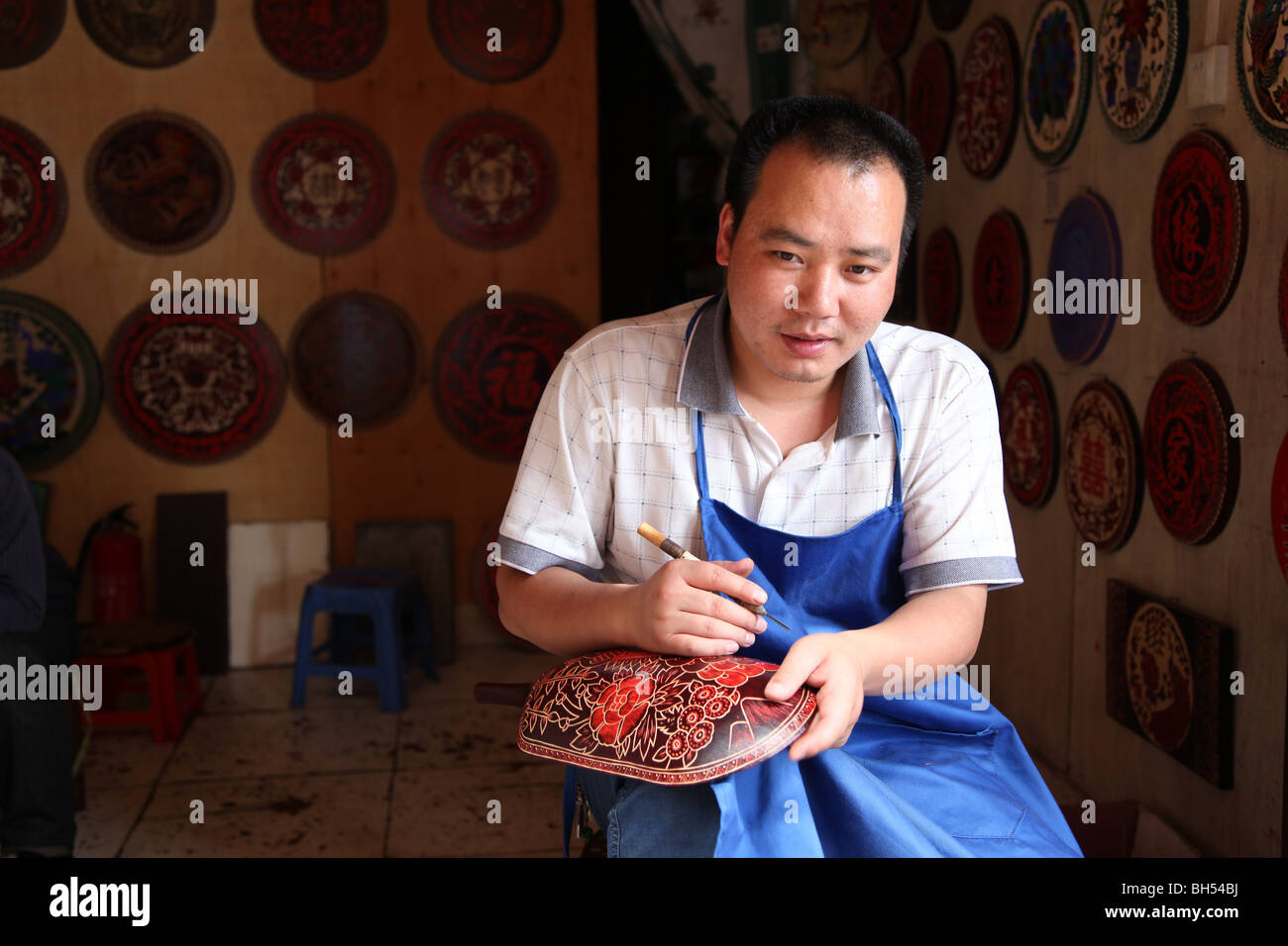 Chinese smile hi-res stock photography and images - Alamy
