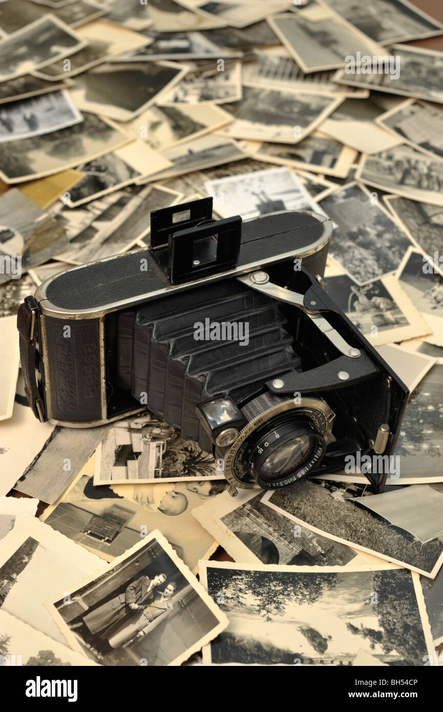 Classic Voigtlaender Bessa camera on old paper prints Stock Photo - Alamy