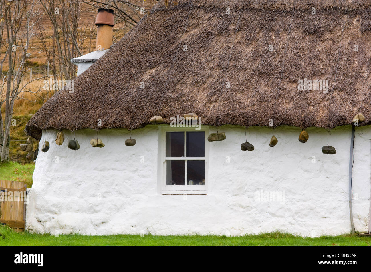 Traditional thatched crofting cottage at Luib, Isle of Skye Stock Photo ...