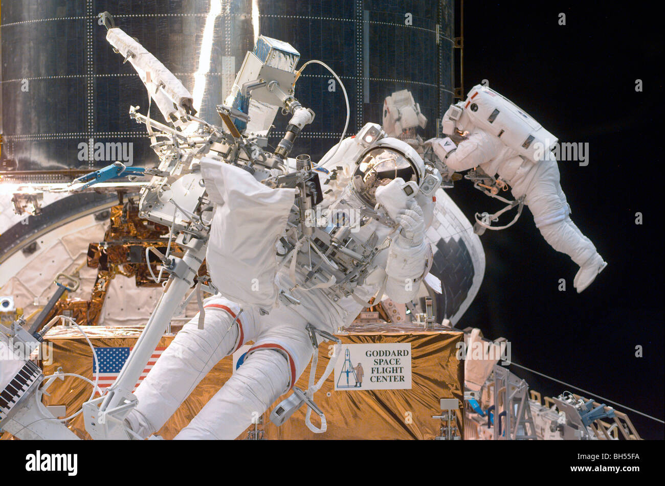 NASA astronauts working on Hubble Space Telescope Stock Photo - Alamy
